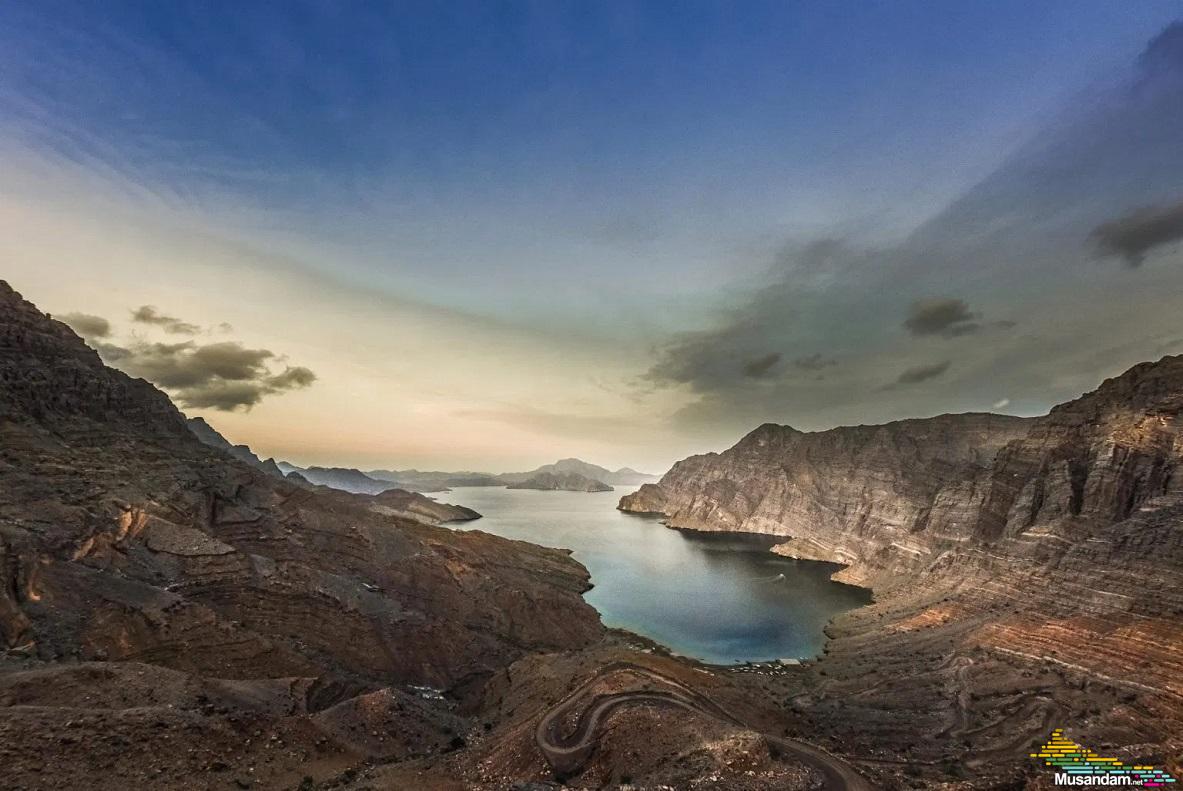 جريدة عمان و لقاء مع عوف الشحي : ولاية خصب.. خصبة بجمال الطبيعة ...