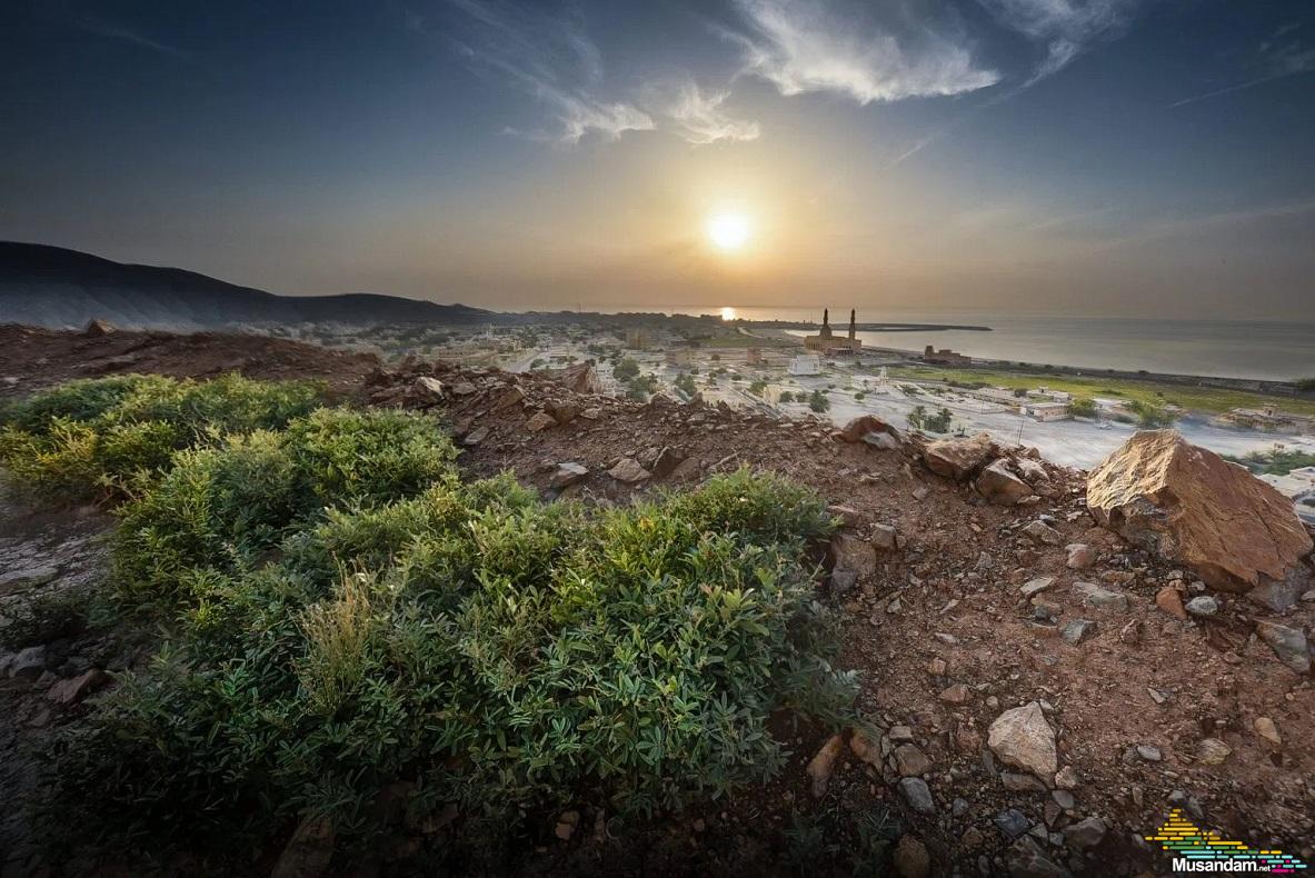 جريدة عمان و لقاء مع عوف الشحي : ولاية خصب.. خصبة بجمال الطبيعة ...