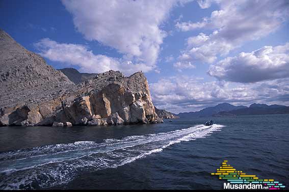 خور شم في مسندم، وجهة سياحية ينصح بزيارتها بشدّة ،، مع الصور